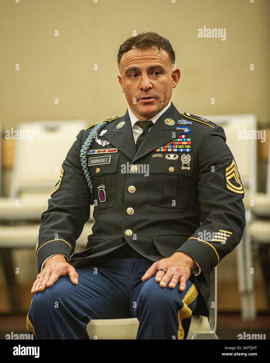 Sergent de l'armée américaine 1st. La classe Brandon Rodriguez, affectée au Commandement des ...