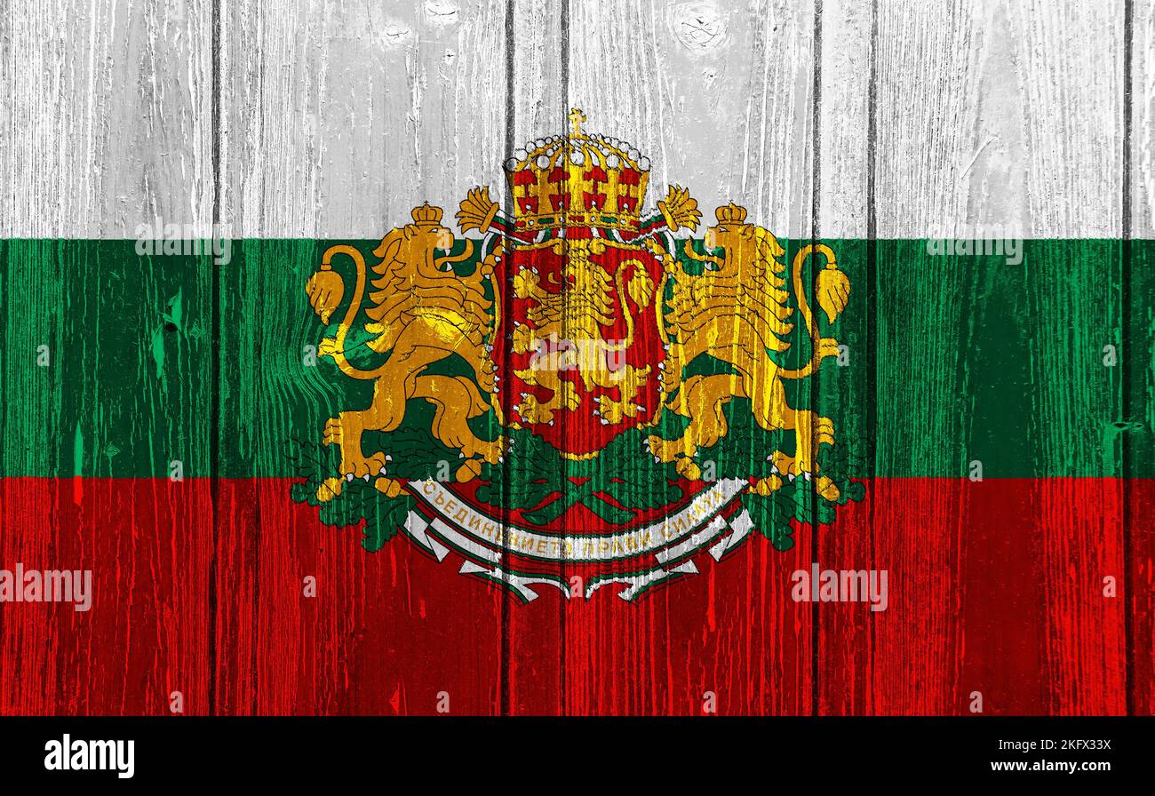 Drapeau et blason de Bulgarie sur fond texturé. Collage de concept ...