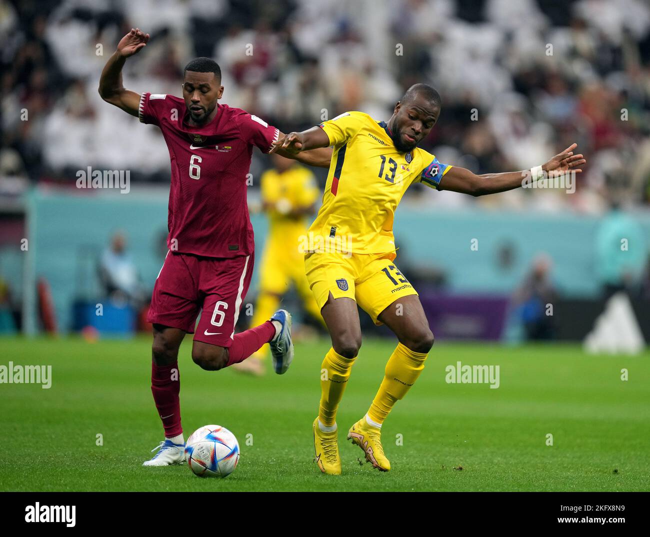 Abdulaziz Hatem au Qatar (à gauche) et Enner Valencia en Équateur (à droite) se battent pour le ...