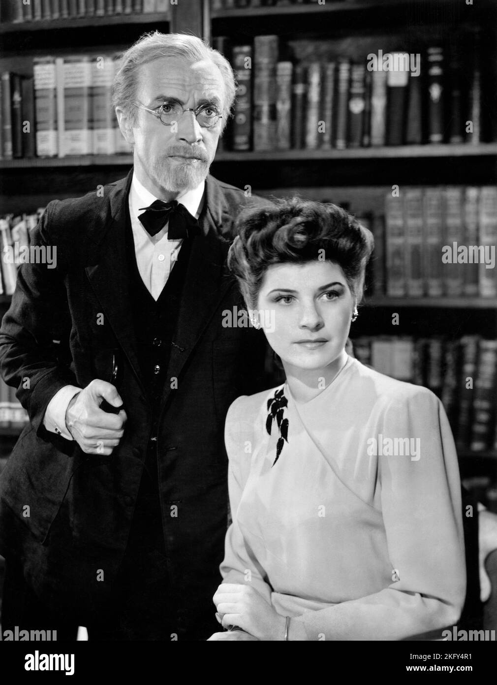 Conrad Veidt, Ann Ayars, sur le tournage du film, 'Agent nazi', titre ...