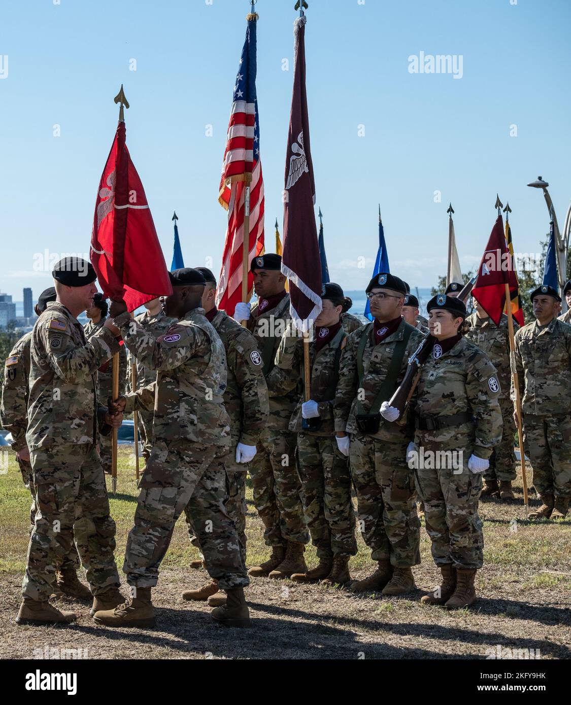 Cérémonie de changement de responsabilité de l'équipe du bataillon de troupes du TAMC! Le ...