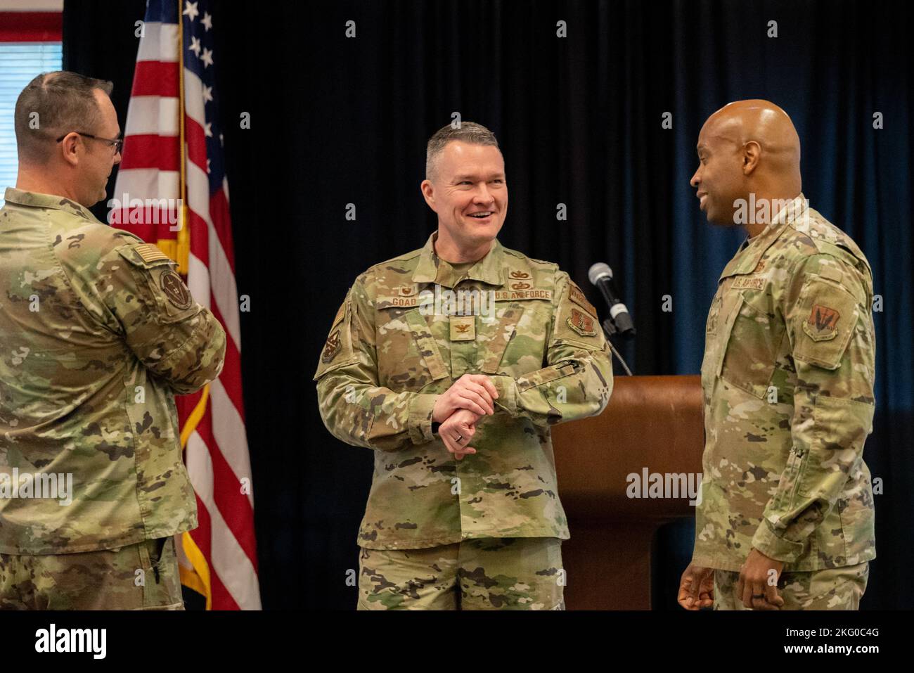 Le colonel de la Force aérienne, Charles Goad, commandant de la 181st ...