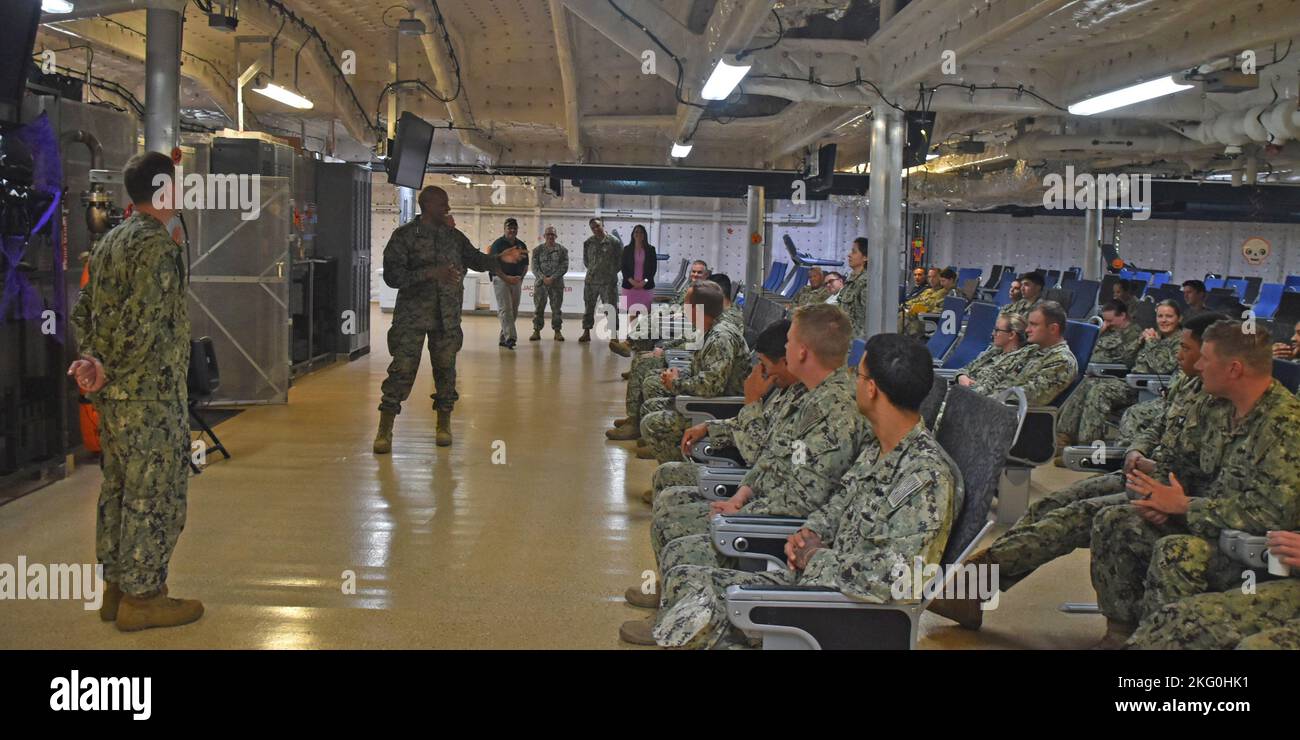 Le général Michael Langley du corps des Marines des États-Unis ...
