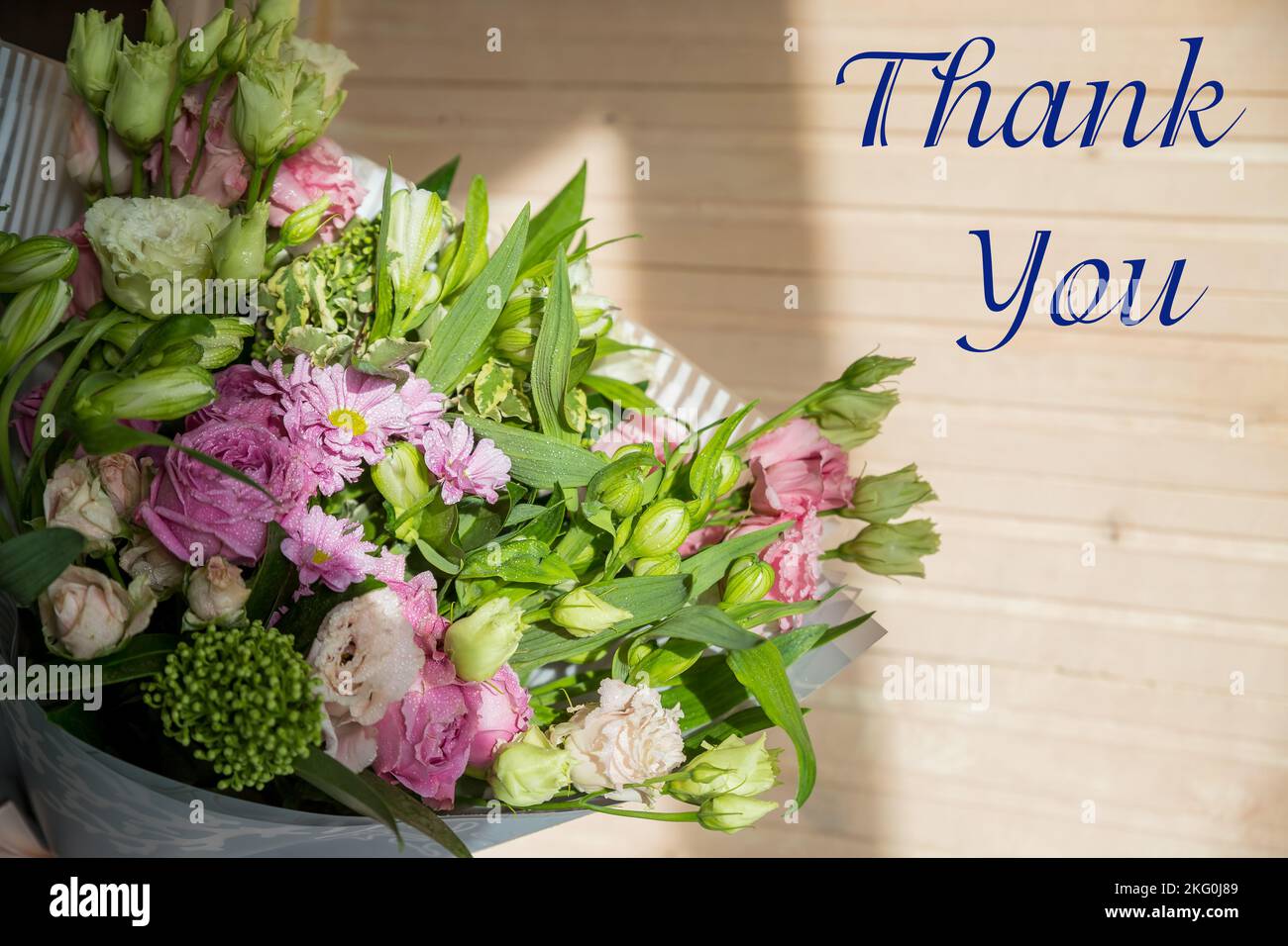 Carte de remerciement avec des roses roses Banque de photographies et d ...