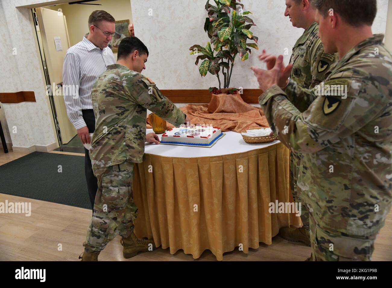 Bang. Le général Brian T. Cashman, la US Army Southern European Task ...