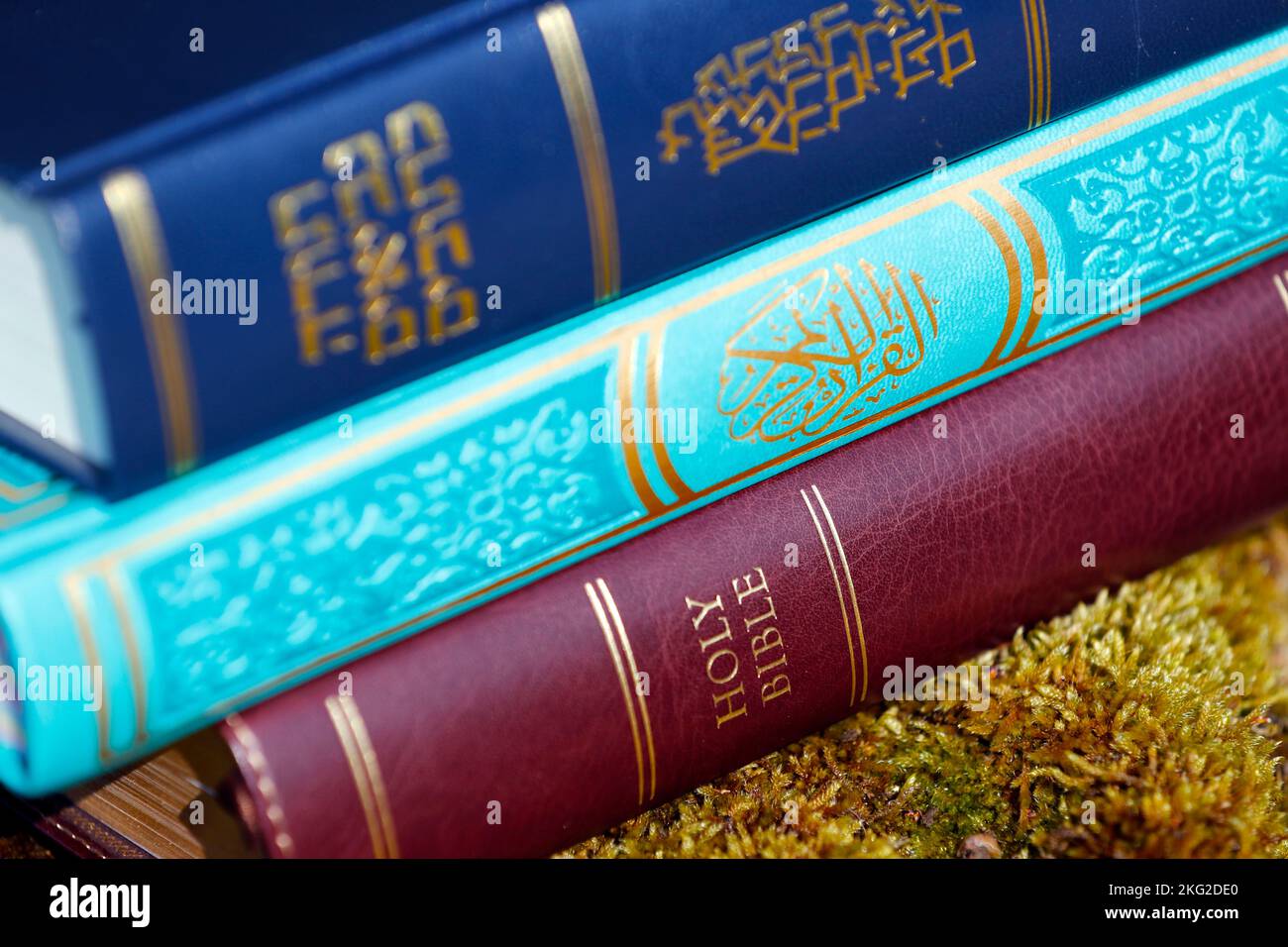 Livres religieux : Coran, Bible et Torah. Christianisme, Islam ...