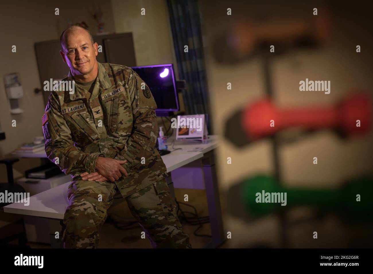 Le colonel Matthew St-Laurent, chef de l'unité d'ergothérapie du Centre ...