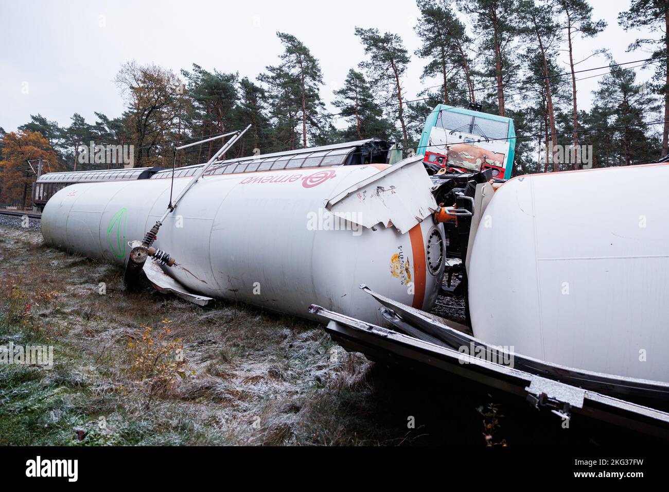 Leiferde, Allemagne. 18th novembre 2022. Les wagons-citernes déraillés ...