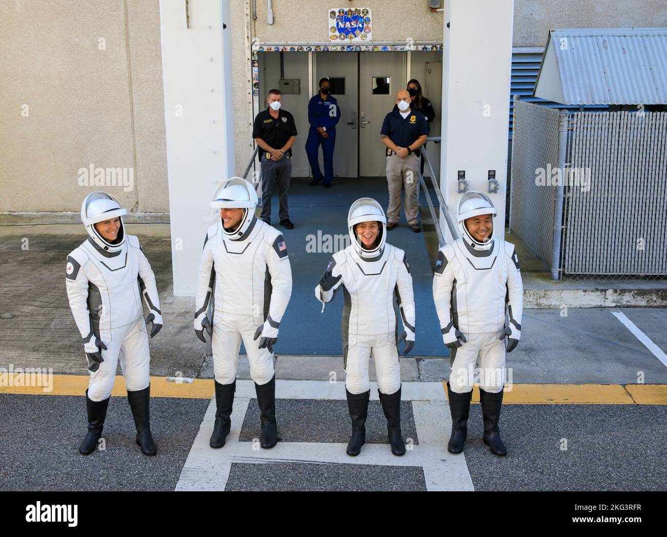 SpaceX Crew-5 combinaison et répétition de la marche. Les astronautes ...