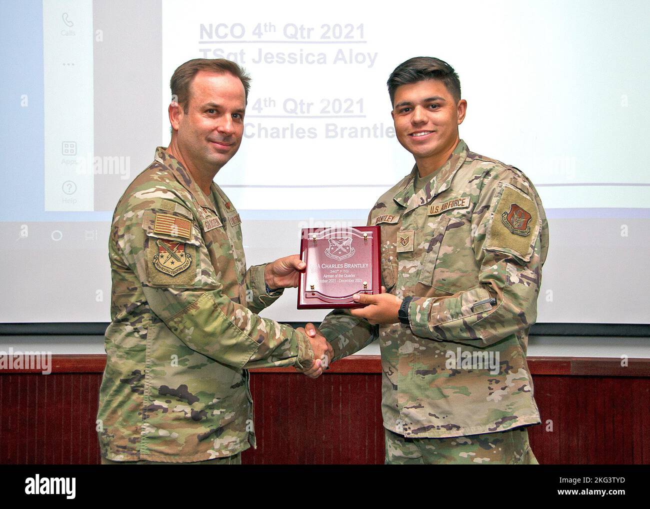 Le colonel Kyle Goldstein, commandant du groupe d'entraînement en vol ...