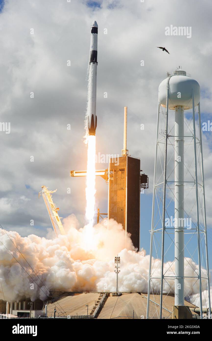 Spacex Crew 5 Liftoff Remote Cam 8 La Fusée Falcon 9 De Spacex Avec