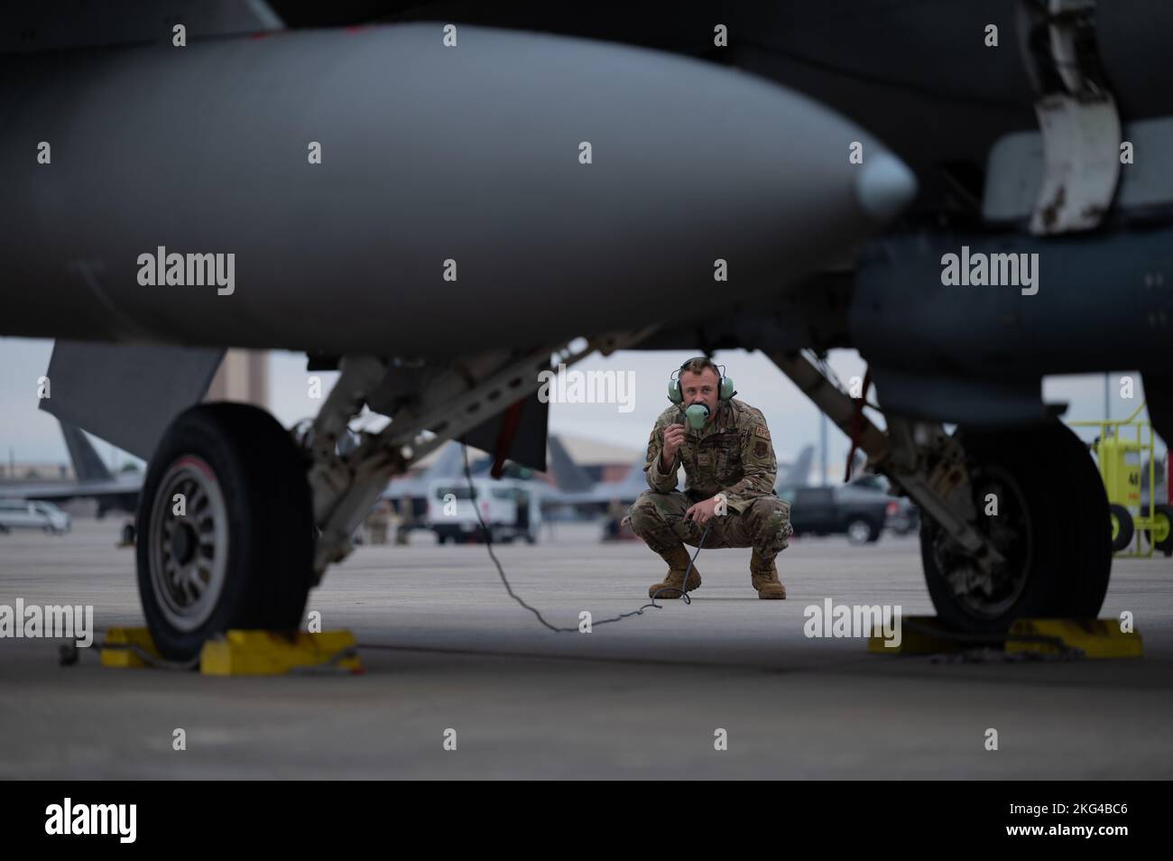 Airman Morgan, chef de l'équipage du 138th Aircraft Maintenance ...