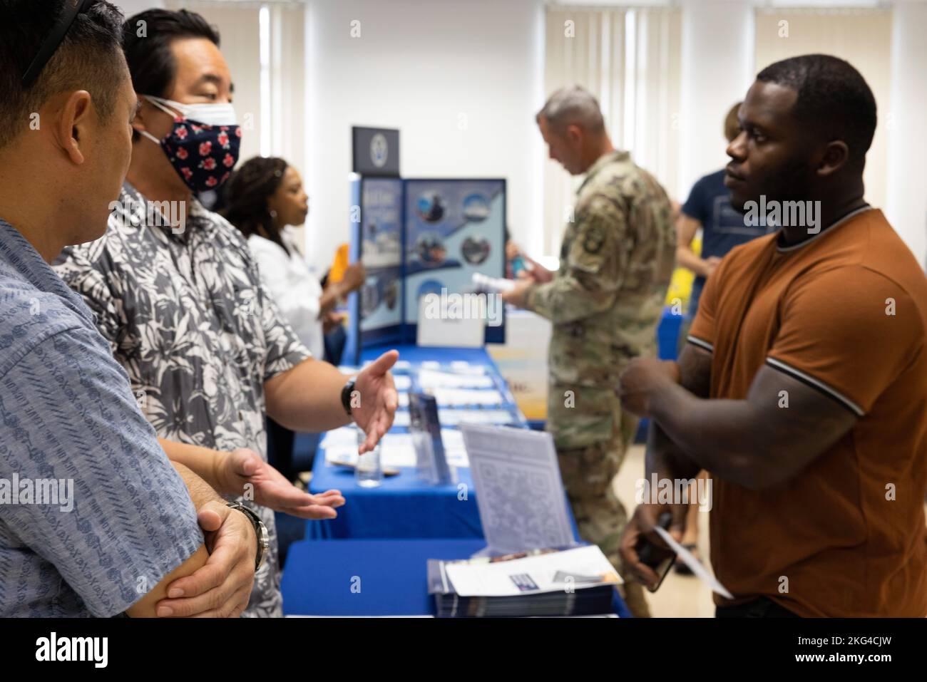 221028-N-XM133-0004 BASE COMMUNE PEARL HARBOR-HICKAM, HAWAII (OCT 28 ...
