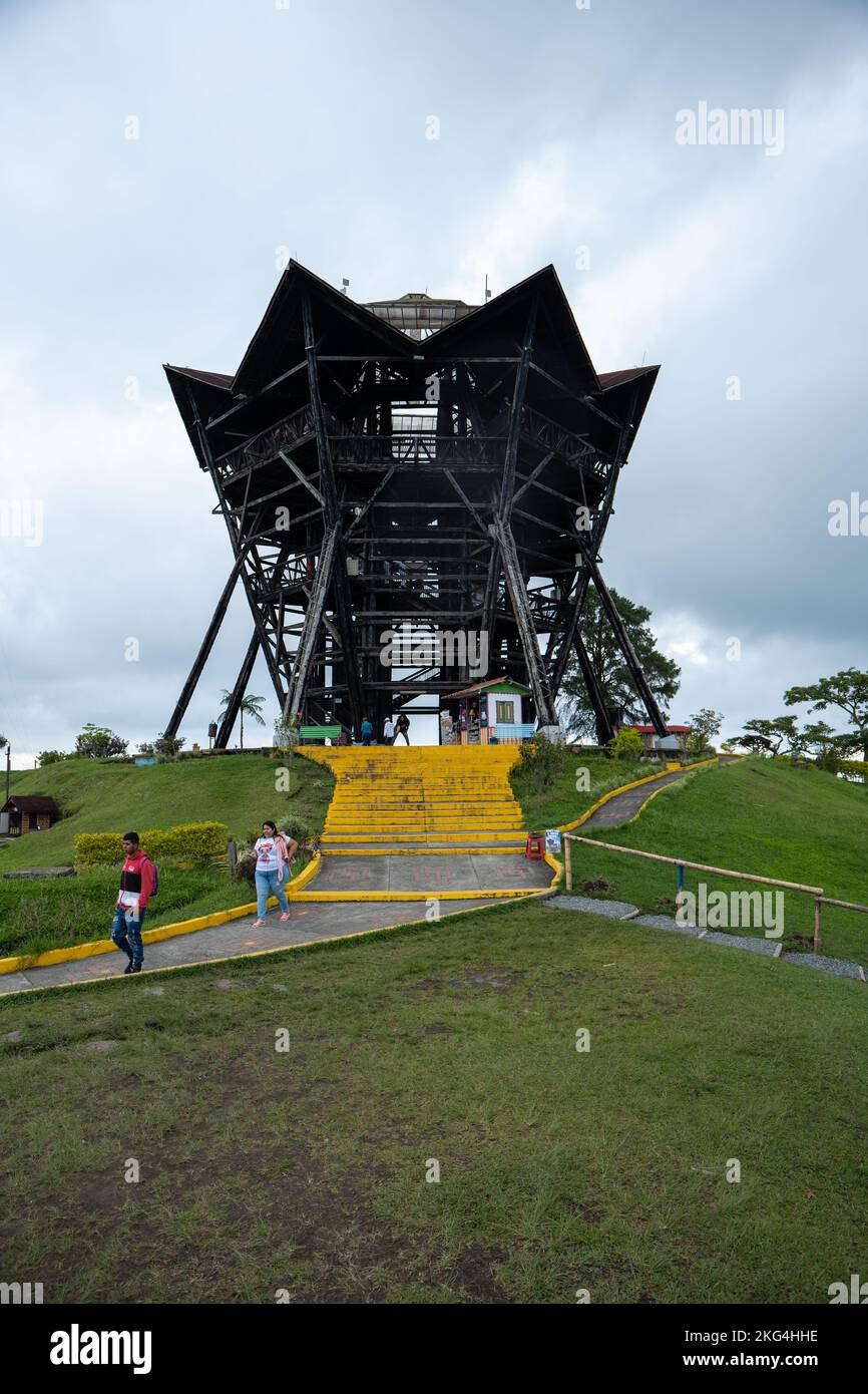 Filandia, Quindio, Colombie - 5 juin 2022: De nombreux touristes ...