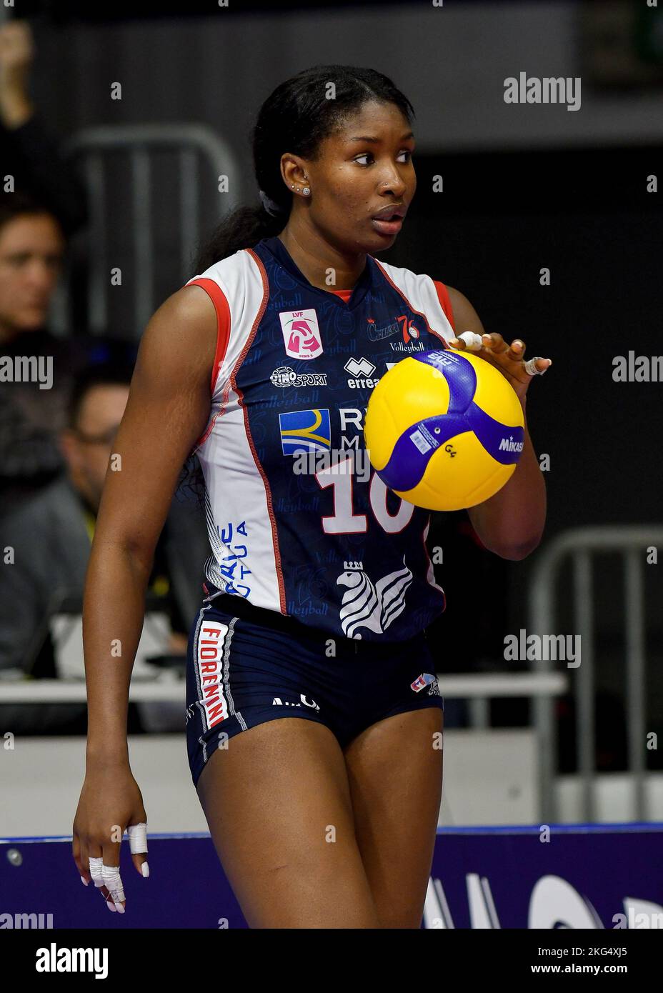 Brionne Butler #10 de Reale Mutua Fenera Chieri en action pendant ...