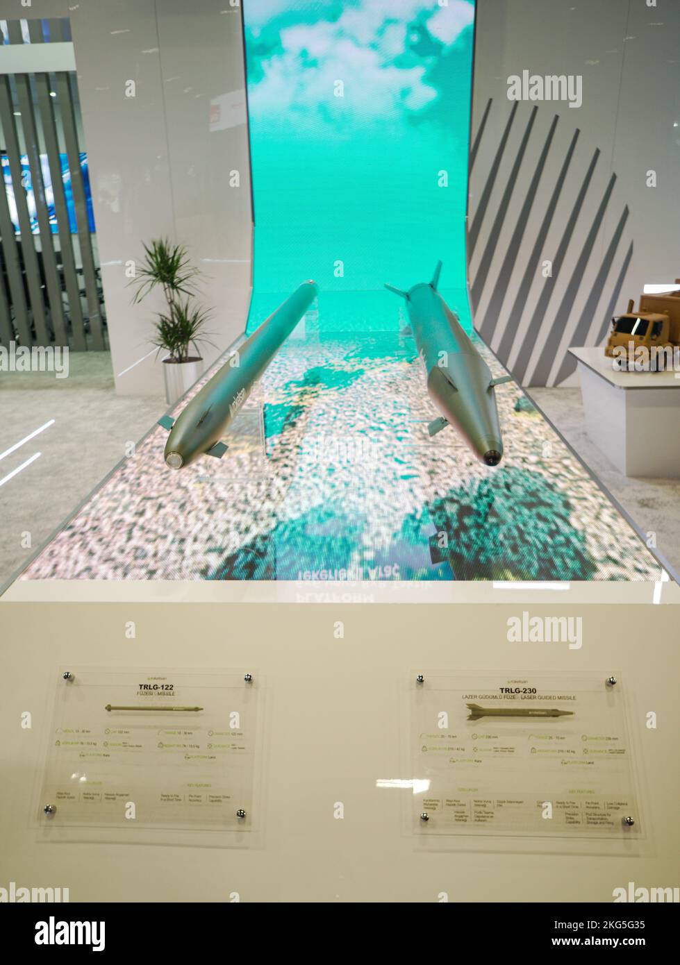 Les missiles guidés au laser TRLG -122 et TRLG-230 fournissent une ...
