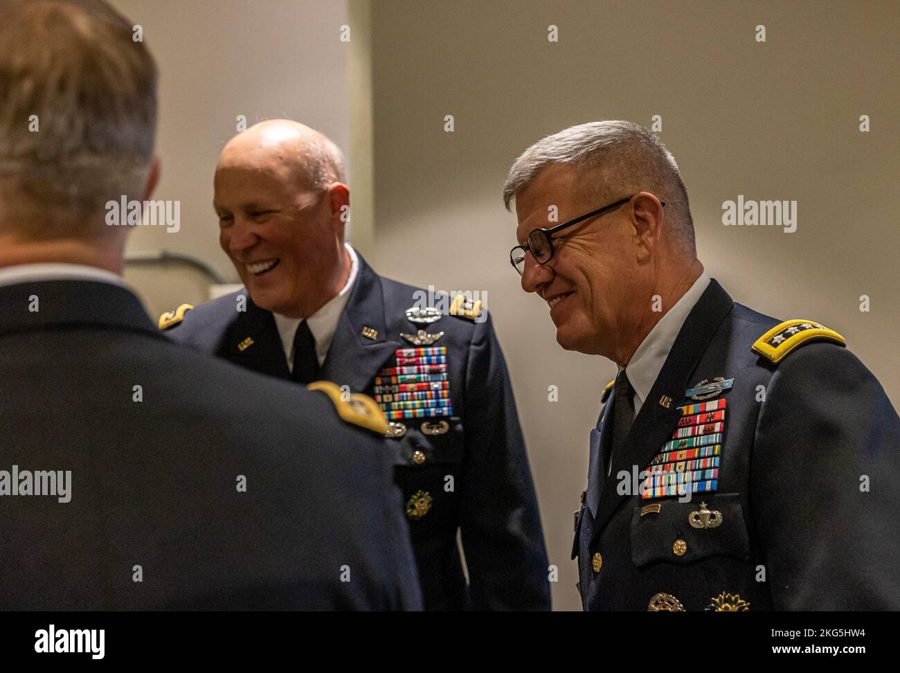 Le Gén James E. Rainey accepte le poste de Commandant général du ...