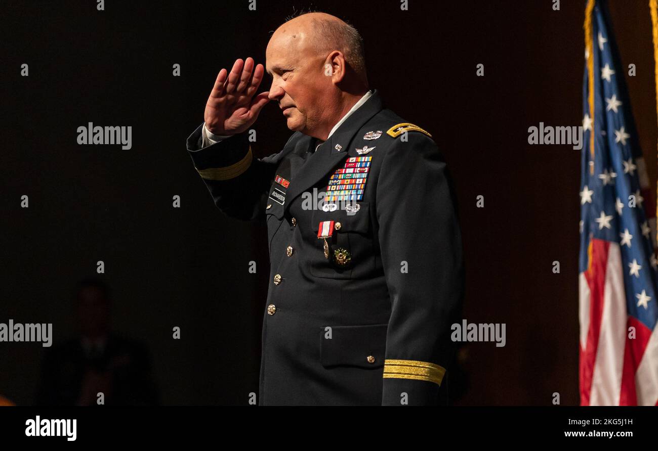 Le LTG James M. Richardson déclare Au revoir au Commandement de l ...