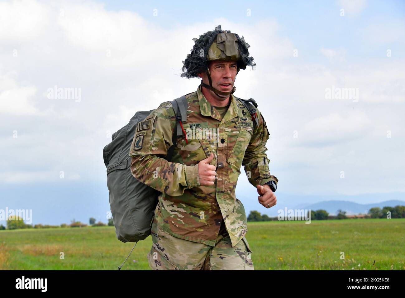 Le lieutenant-colonel Kevin M. Ward de l'armée américaine, commandant ...