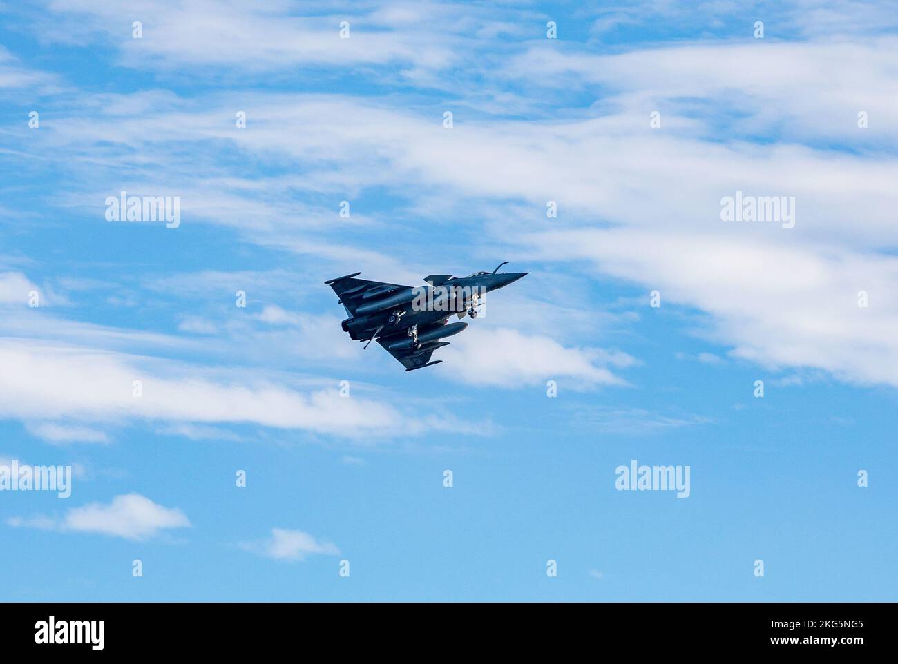 MER MÉDITERRANÉE (nov 17, 2022) Un avion de chasse français Rafale ...