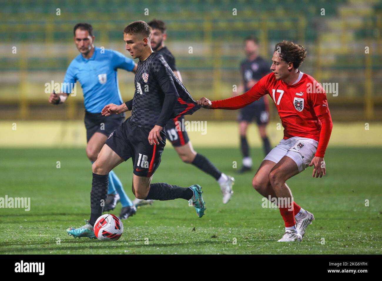 Stipe Biuk, de Croatie, et Luca Kronberger, d'Autriche, lors du match ...