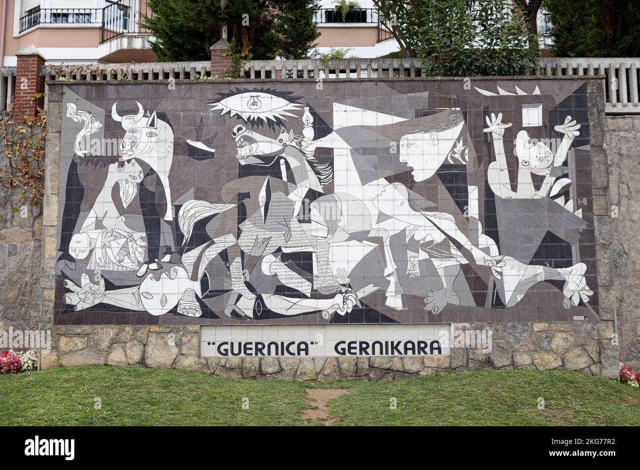 GUERNICA, ESPAGNE-7 AOÛT 2021: Le mur en carreaux de Gernika (Espagne ...