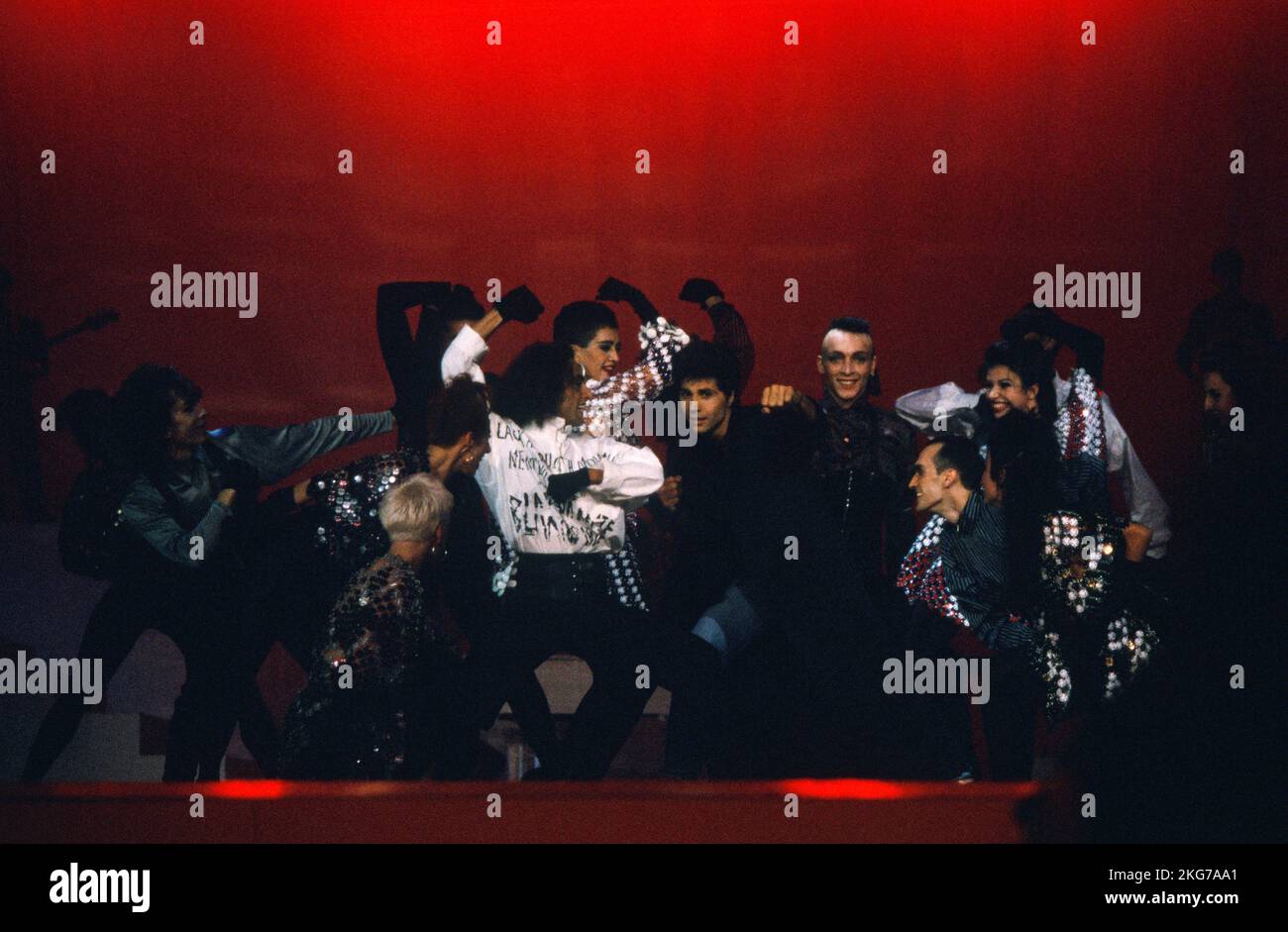 Jean-Luc Lahaye et les danseurs des ballets de Rheda sur le set de la ...