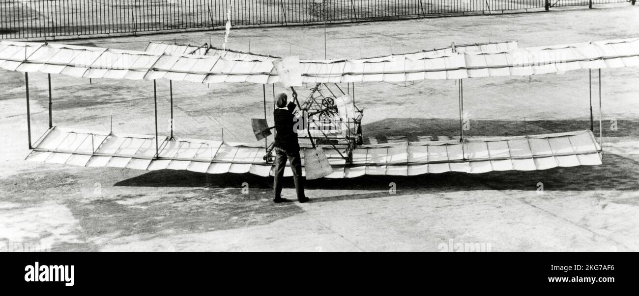 1930s biplane aircraft Banque de photographies et d’images à haute ...