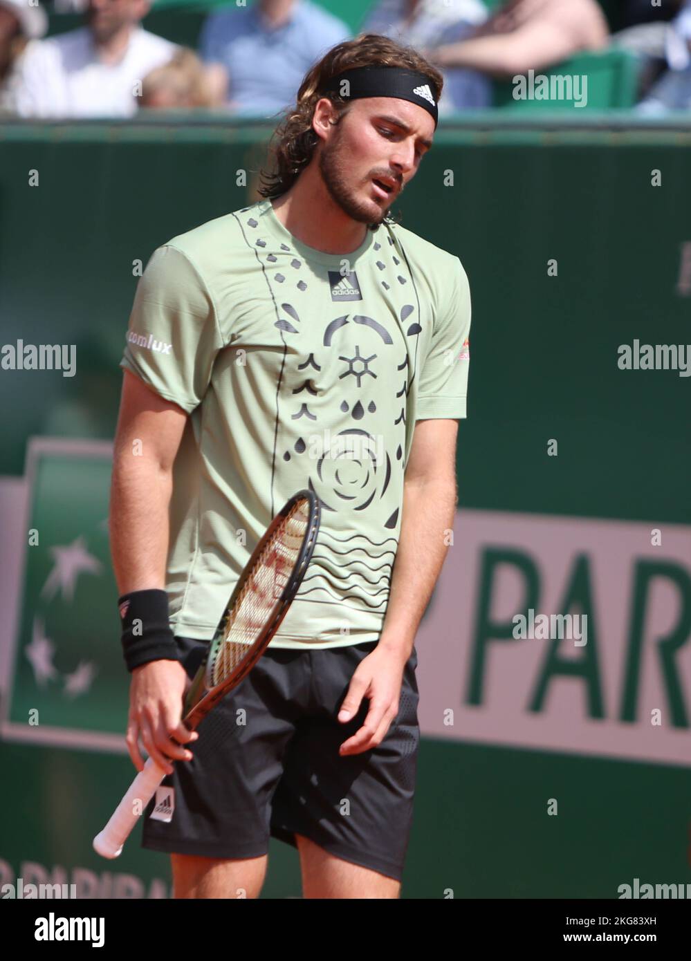 Stefanos Tsitsipas de Grèce célèbre sa victoire au cours du jour 4 des Rolex Monte-Carlo Masters ...
