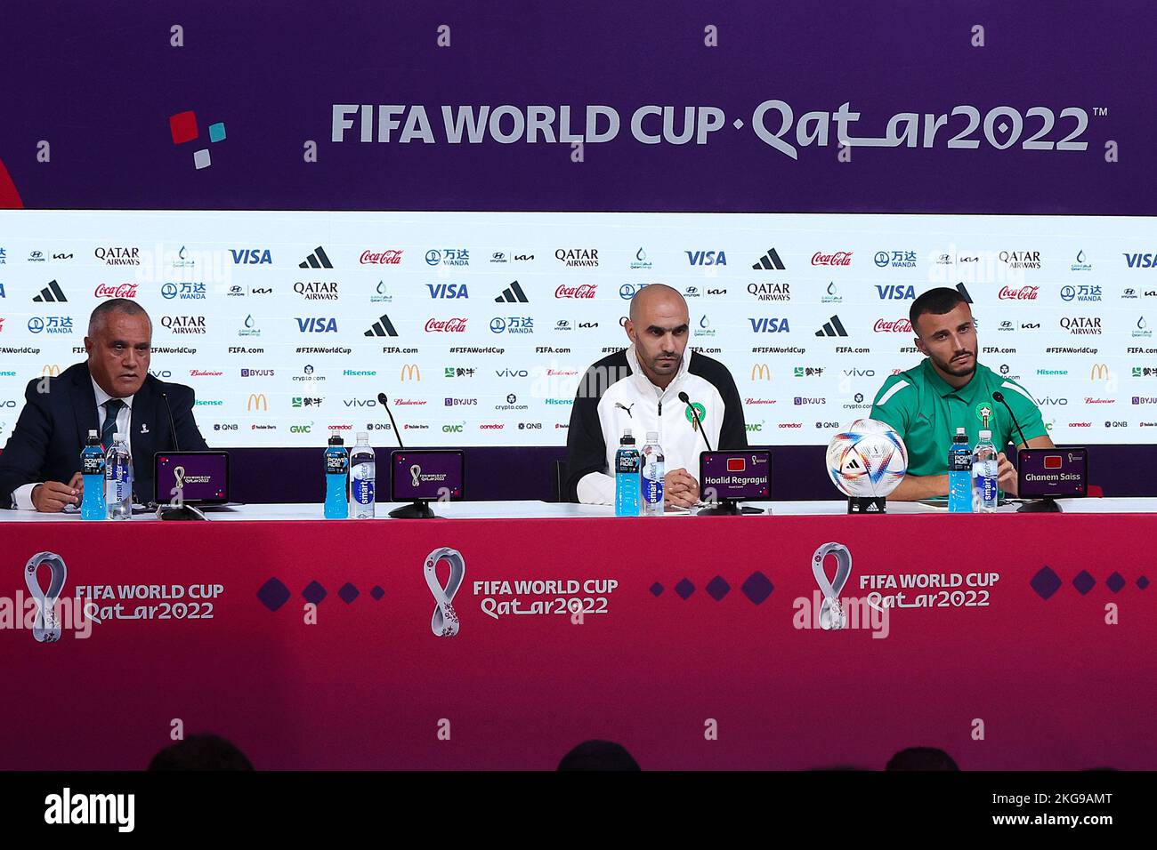 Doho, Qatar, 22/11/2022, Ghanem Saiss et l'entraîneur-chef Walid ...