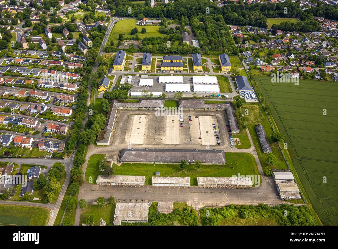 Vue aérienne, ancienne caserne Kanaal van Wessem, complexe d'habitation ...