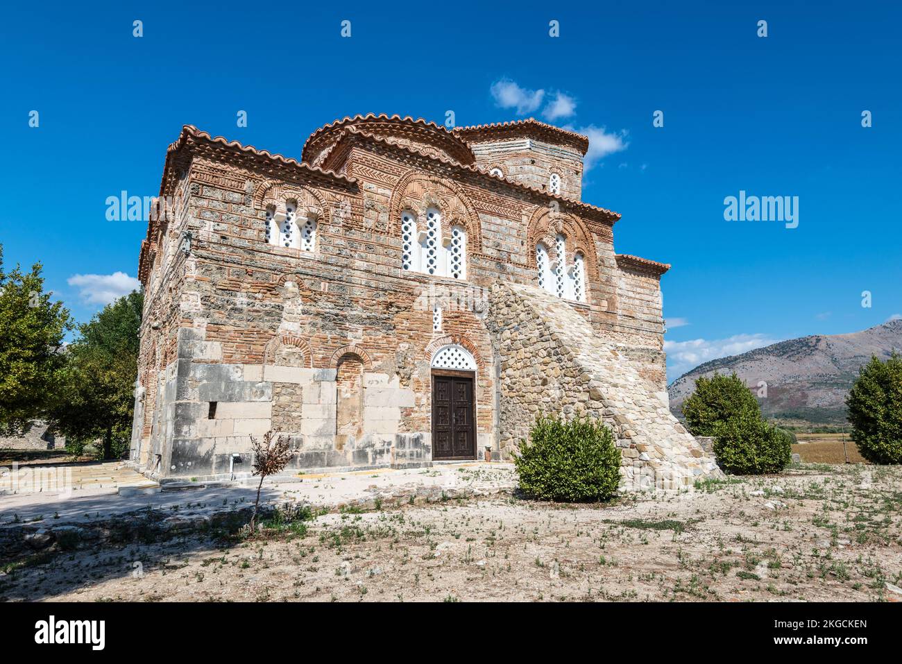 Situé sur le site d'un ancien monastère orthodoxe en Albanie, le ...