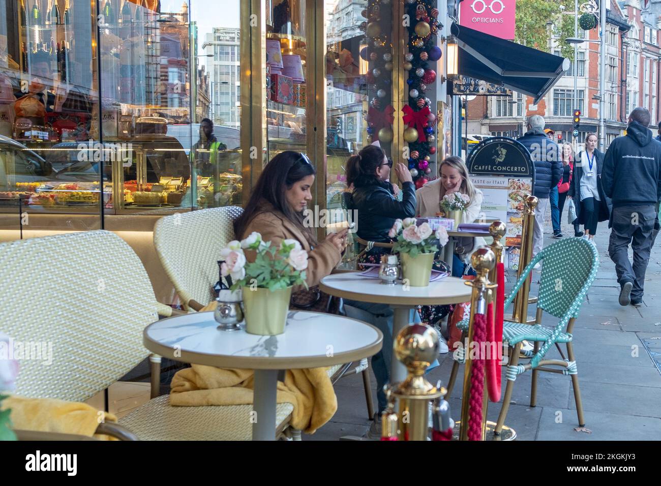 Londres- novembre 2022: High Street Kensington, en W8 West London ...