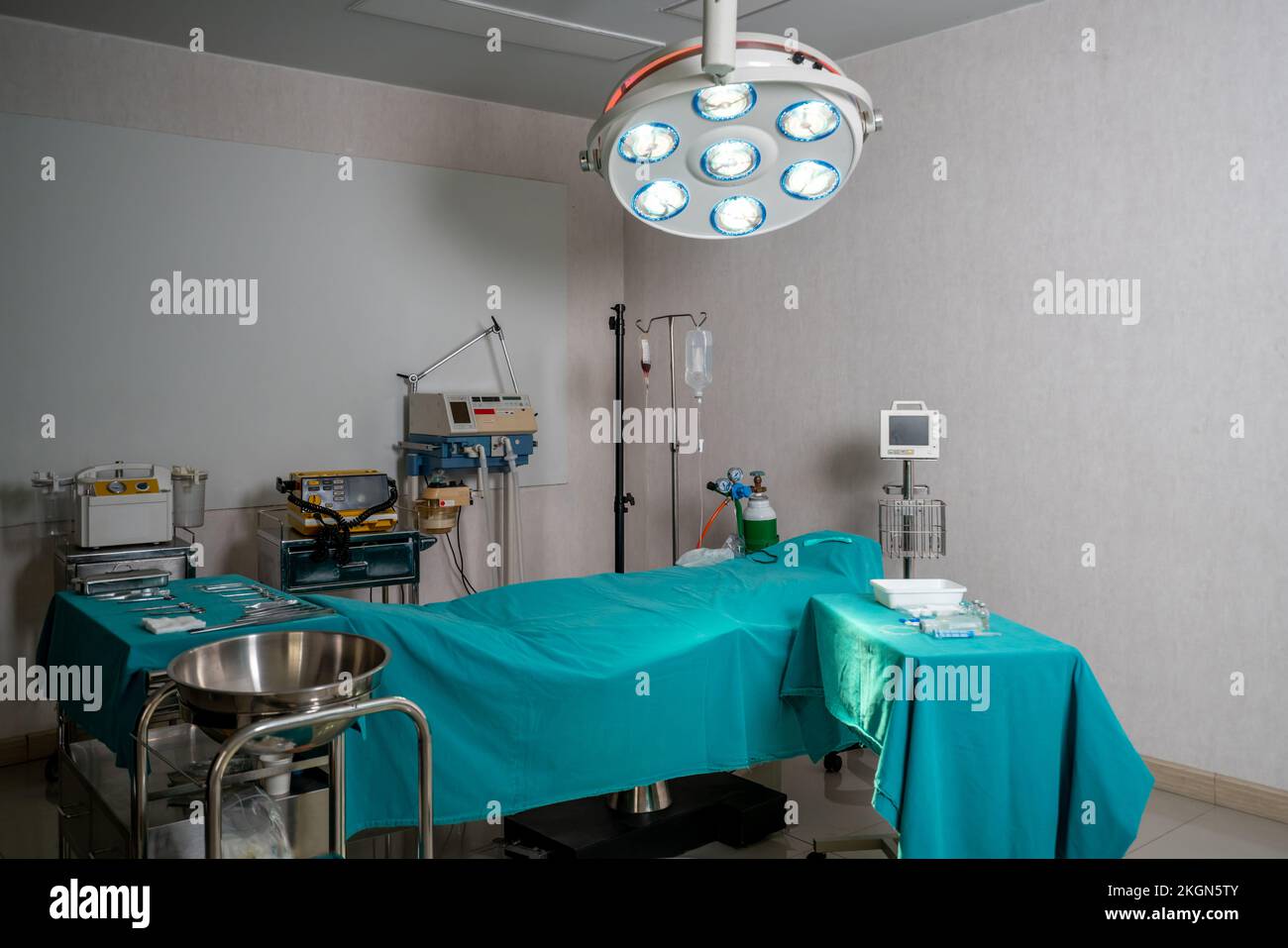 Sterile surgical tools surgery operating room operation surgeon Banque ...