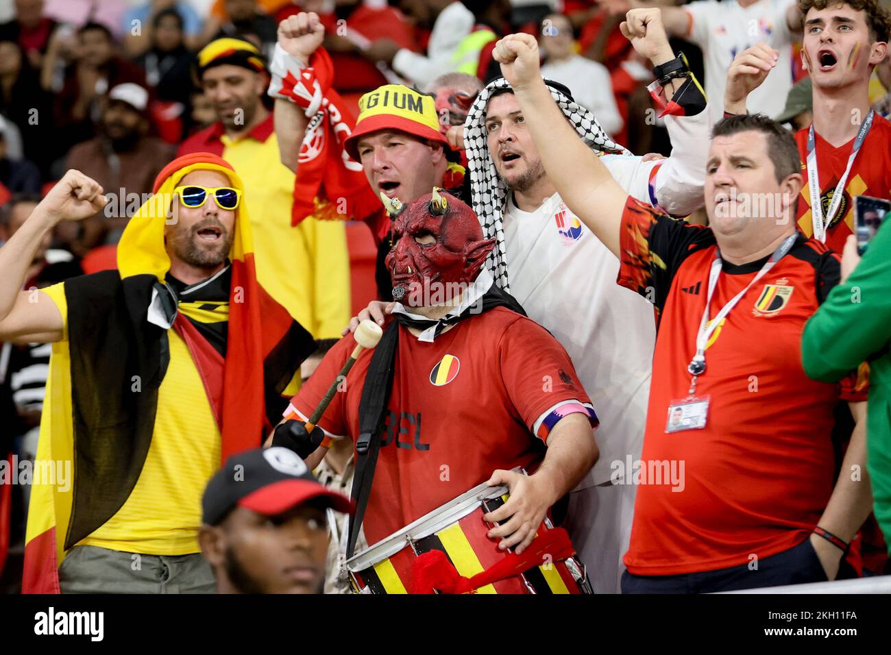 Fans et supporters belges photographiés lors d'un match de football ...