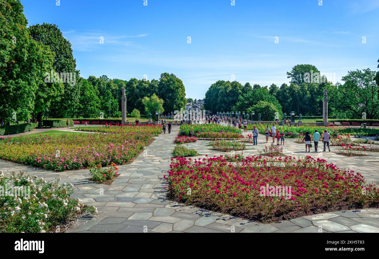 Vigeland Park dans le parc Frogner, avec la grande collection de roses ...