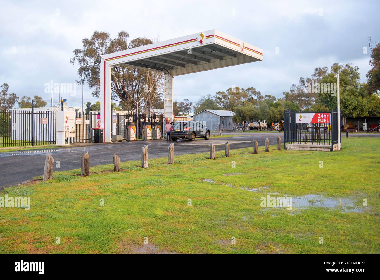 Une station-service (essence) sans pilote, 24hr jours sur 7, à ...
