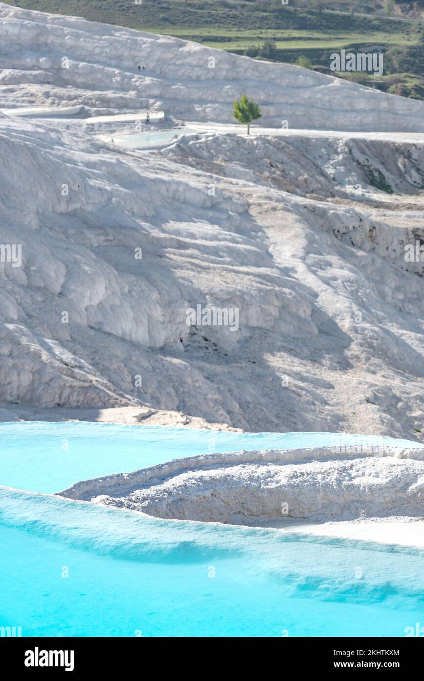 Pamukkale dans l'ouest de la Turquie, le château de coton, une ...