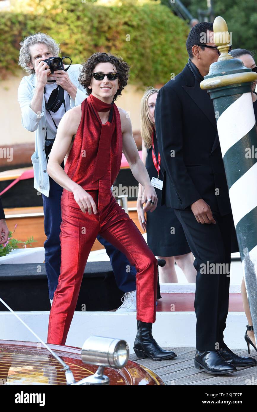 Les fans de timothee chalamet Banque de photographies et d’images à ...