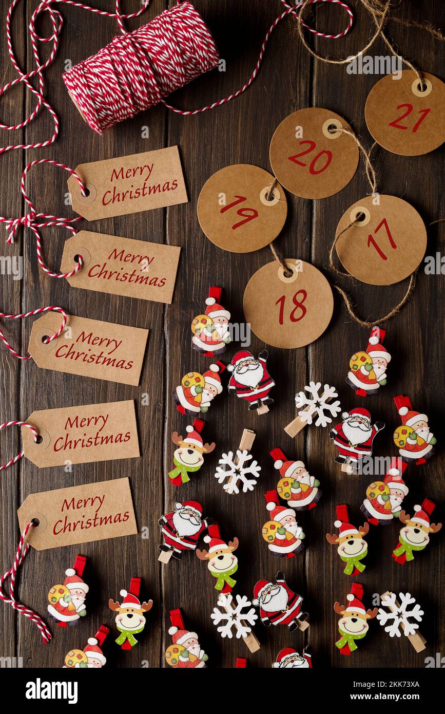Décorations de Noël : épingles à linge avec le Père Noël, et décoration ...