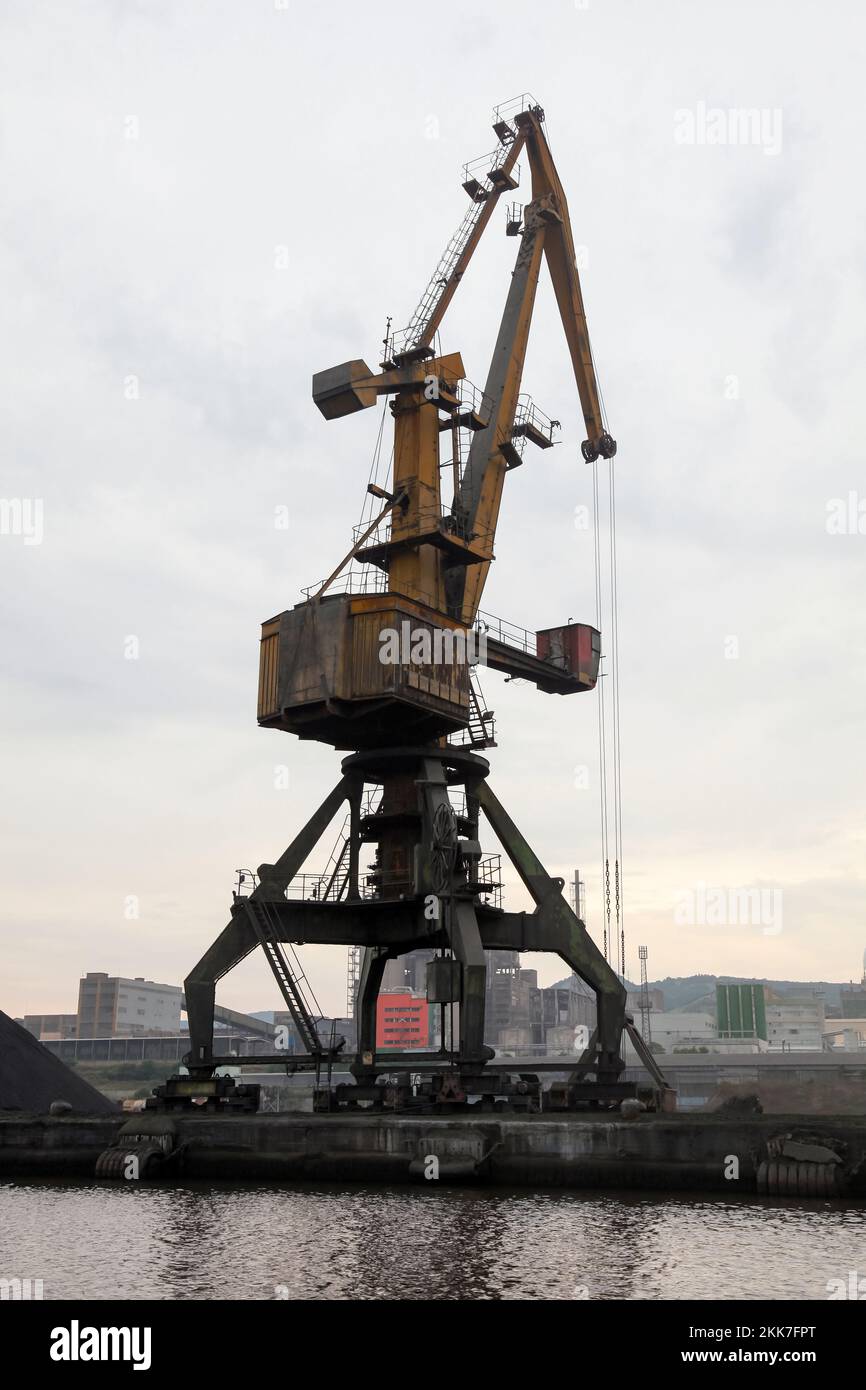 Portal crane Banque de photographies et d’images à haute résolution - Alamy