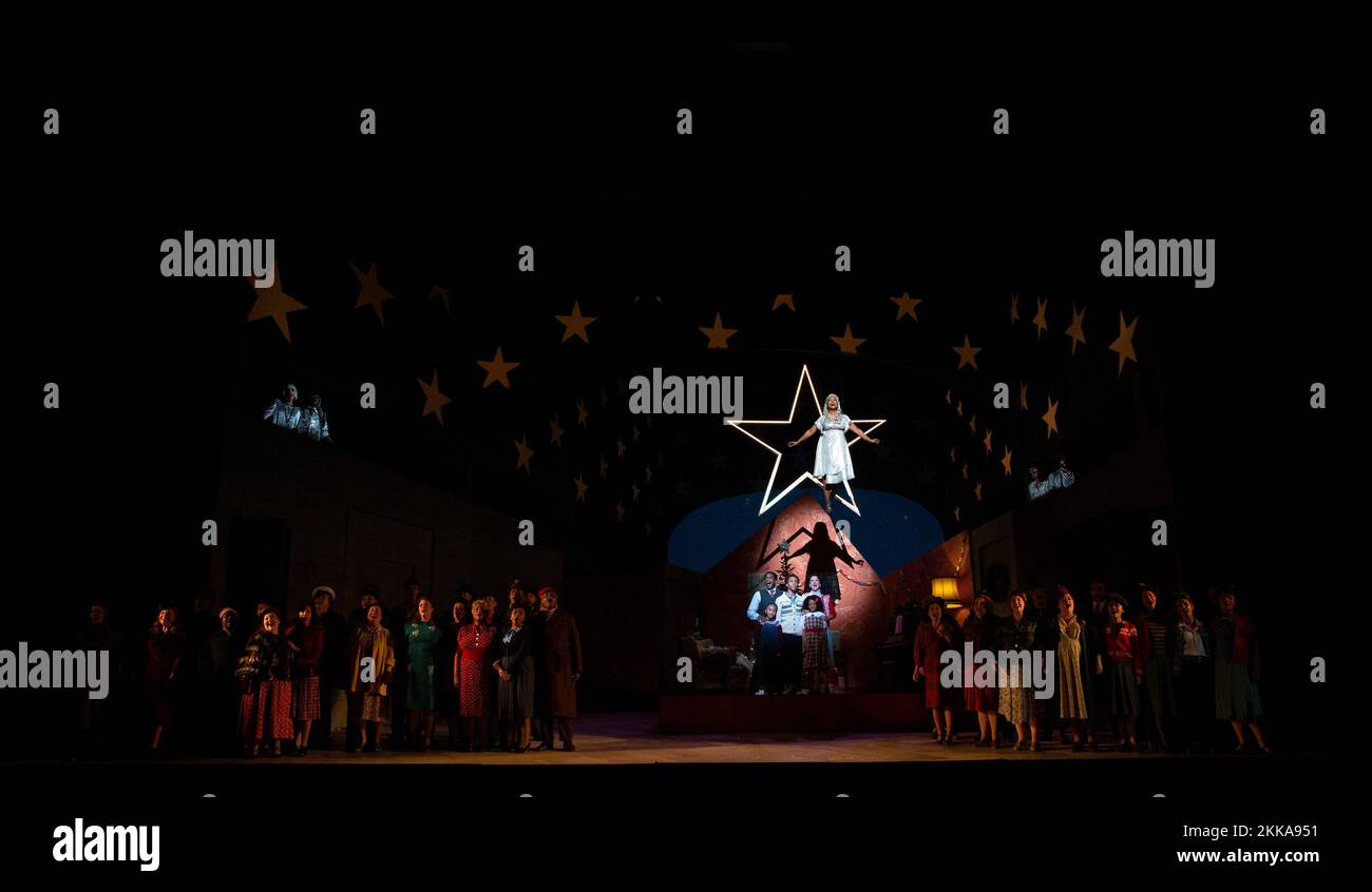 Centre: Danielle de Niese (Clara - vol) avec Frederick Ballentine ...