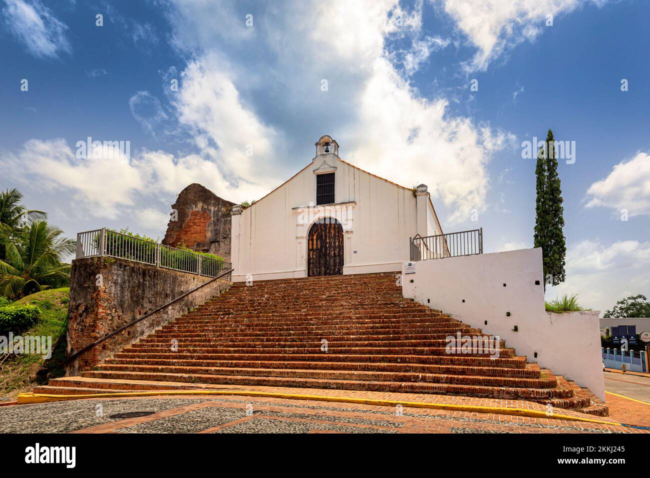 L'église historique Porta Coeli de San German, sur l'île tropicale des ...
