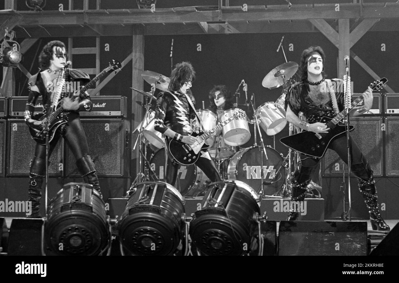 Ace frehley kiss Banque d'images noir et blanc - Alamy