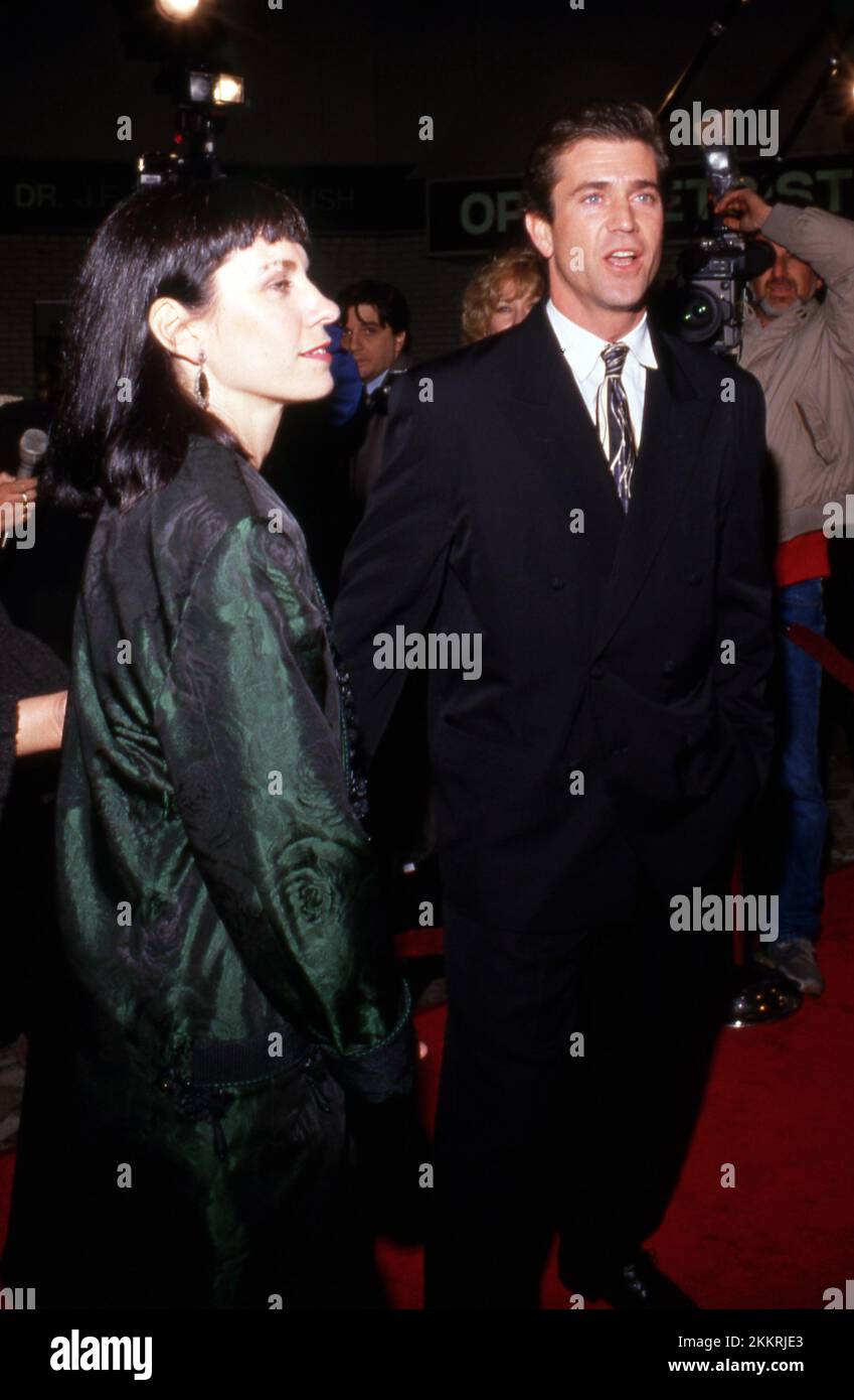 Mel Gibson et son épouse Robyn Gibson à la première de Hamlet on 18 ...