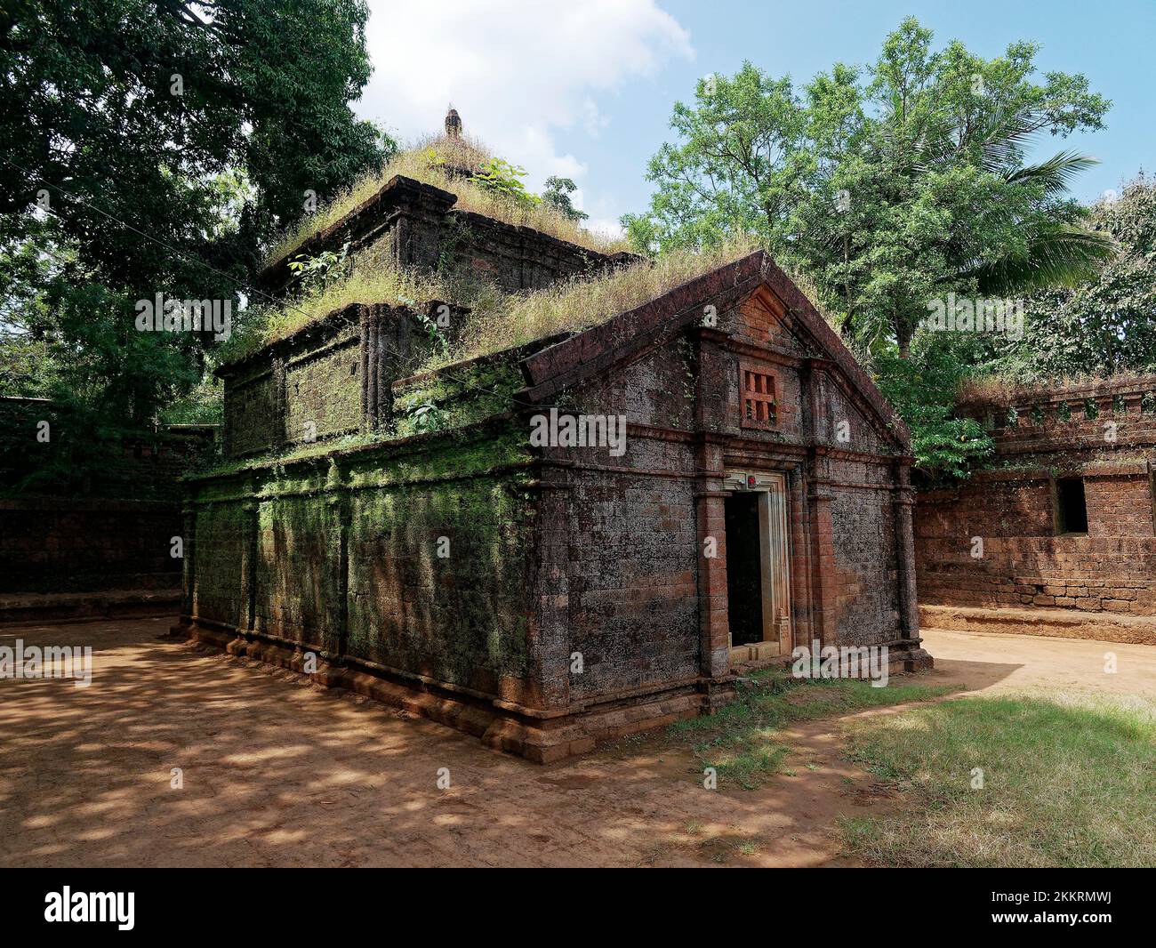 Shri Saptakoteshwar Temple du Dieu hindou Shiva construit en pierre ...