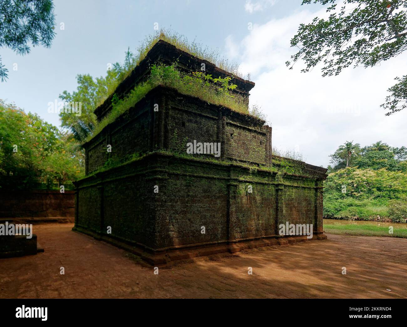 Shri Saptakoteshwar Temple du Dieu hindou Shiva construit en pierre ...