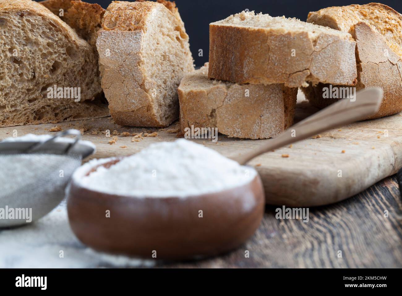 pain frais délicieux à base de farine et d'autres ingrédients naturels ...