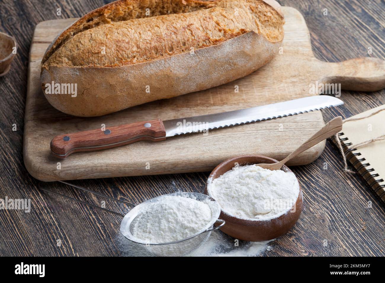 pain frais délicieux à base de farine et d'autres ingrédients naturels ...