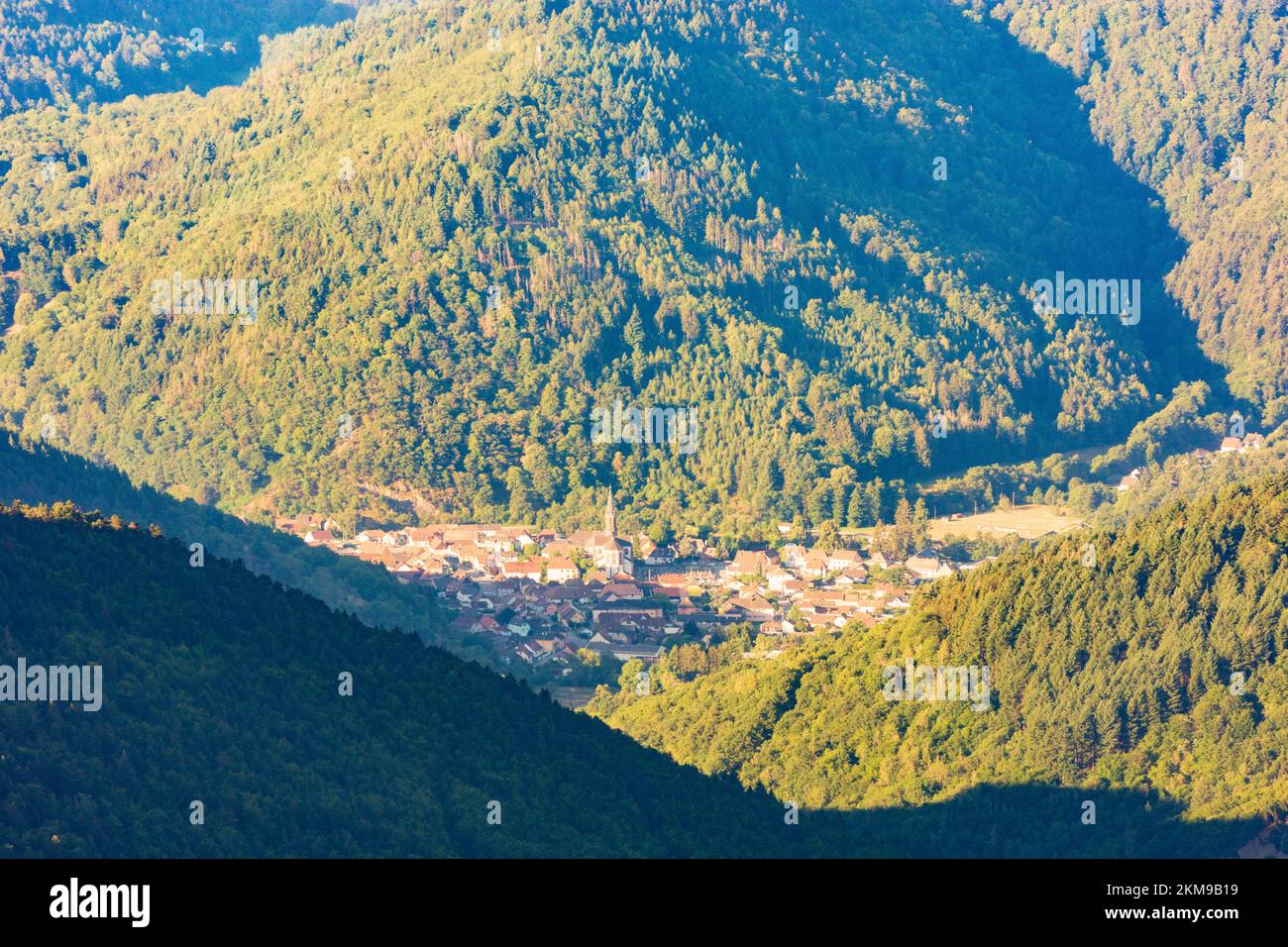 Willer-sur-Thur (Weiler) : village de Willer-sur-Thur, montagnes des ...